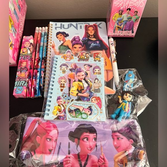 Office | Demon Hunters Huntrix With A Blind Box Bundle | Poshmark